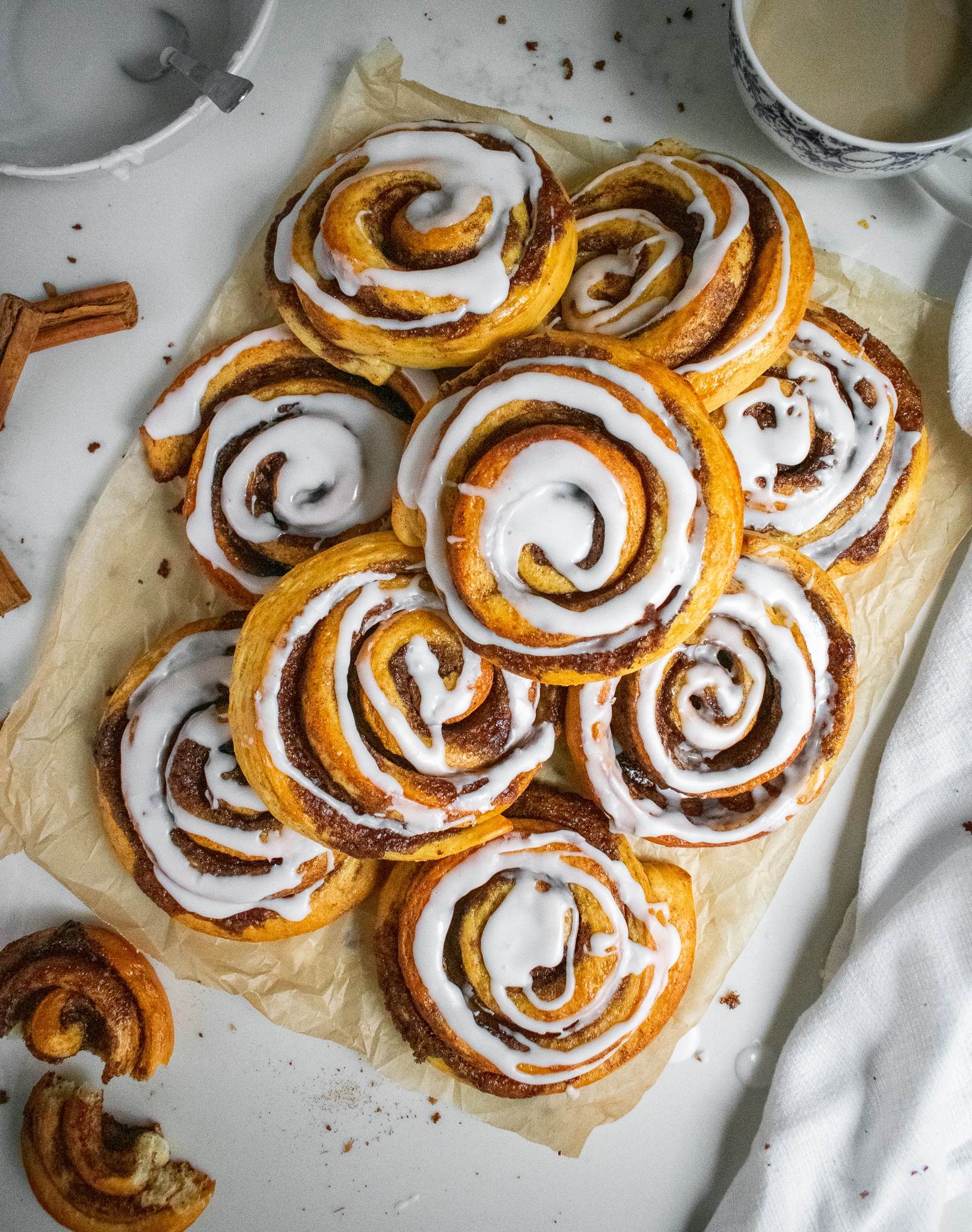 Delicious Danish Cinnamon Rolls (Kanelsnegle) - Skandibaking