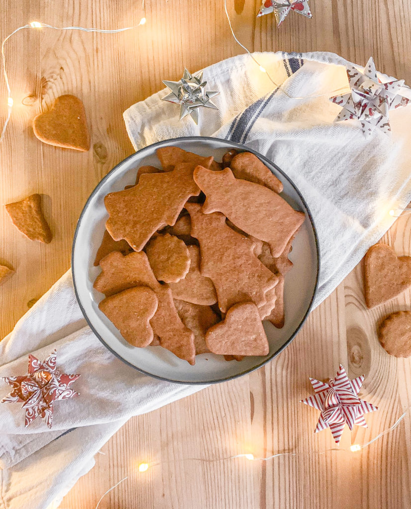 Brunkager (Danish Gingerbread Cookies) - Skandibaking