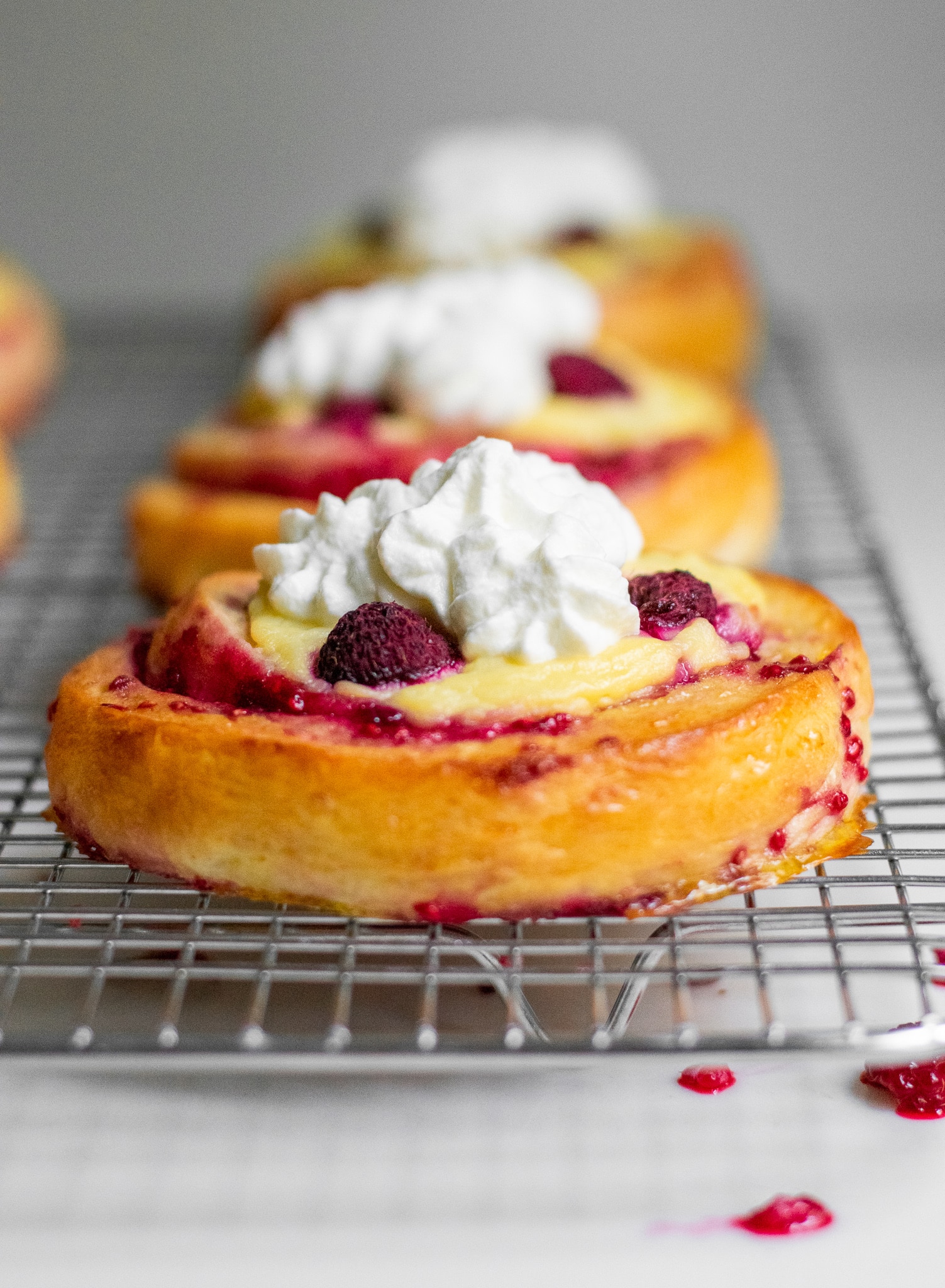 Lagkagesnegle (Raspberry Swirls with Vanilla Pastry Cream) - Skandibaking