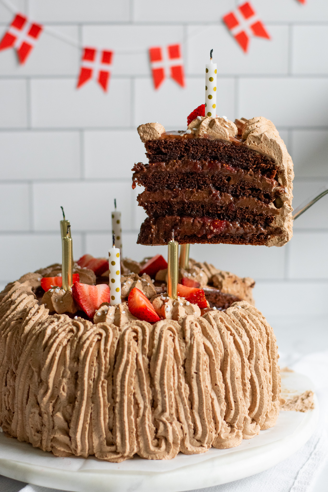 Chokoladelagkage (Chocolate Danish Birthday Cake) - Skandibaking